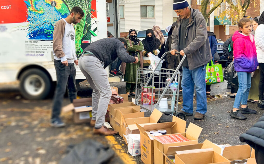 Distribution of Food and Hygiene Packages to Refugees - Global Shout
